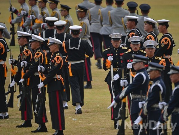 [포토] 국군의날 기념행사하는 의장대 | Save Internet 뉴데일리