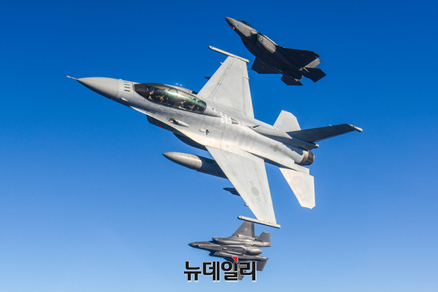 [포토] 한-호주 공군, 연합 편대비행·공중급유훈련 실시 | Save Internet 뉴데일리