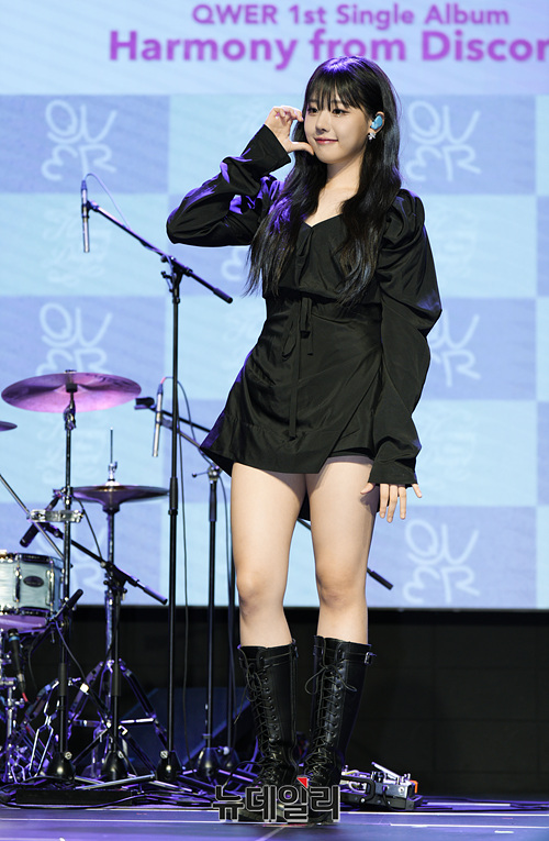 [포토] QWER 히나 '냥뇽녕냥? 히나예요!' | Save Internet 뉴데일리