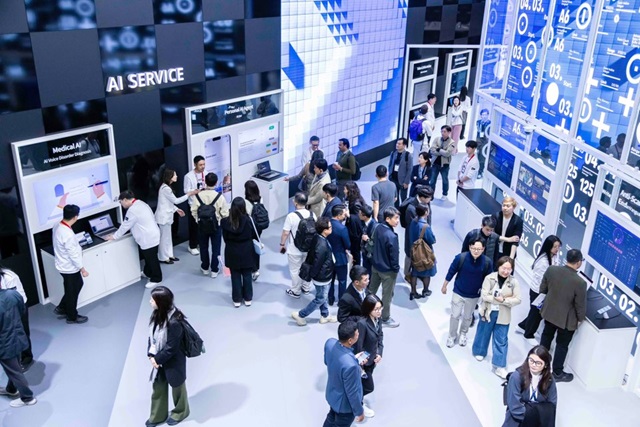 [MWC25] SKT, AIDC 관람 위해 7만명 몰려 … AI 경쟁력 세계에 알렸다 | Save Internet 뉴데일리